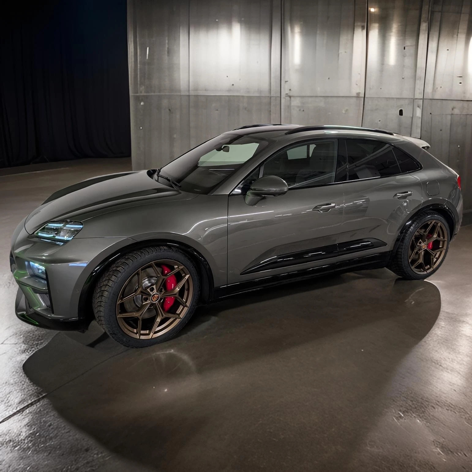 PORSCHE MACAN EV TURBO REVOLUTION Y MATT BRONZE 22" :: Steinkjer ...